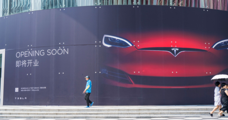 Idling Tesla Left in BYD's Slipstream - ShareCafe