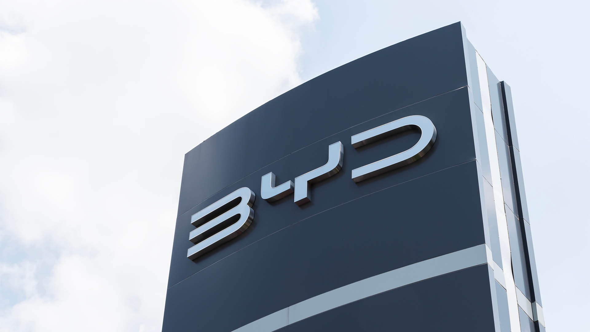 BYD acquires Mercedes’ stake in Denza - Sharecafe